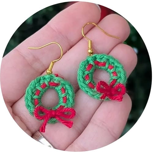 Free crochet christmas wreath earrings pattern